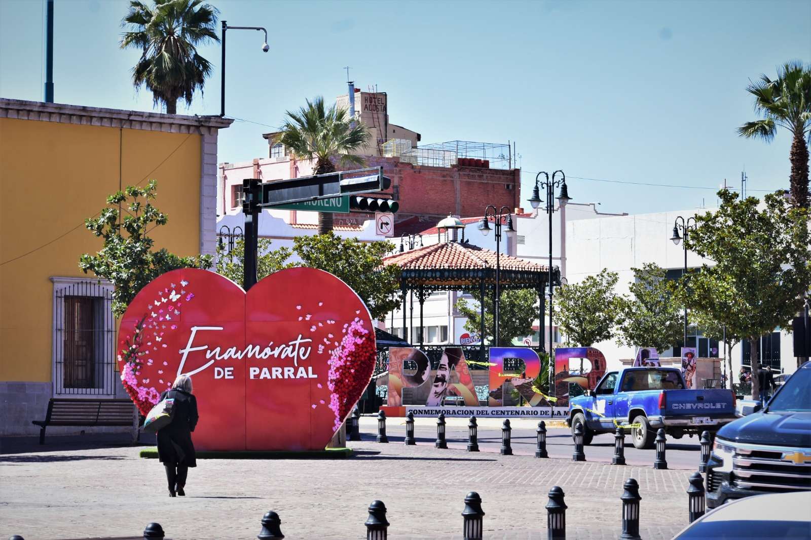 Colocan corazón gigante en la Plaza de la Identidad | El Bordo